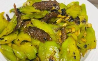 豆豉鲮鱼炒苦瓜怎么做_苦瓜不苦的小妙招