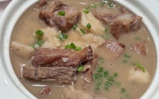 芋头仔炖排骨怎么做_芋头仔炖排骨要焯水吗