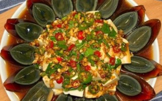 豆腐松花蛋怎么凉拌好吃_松花蛋拌豆腐要不要焯水