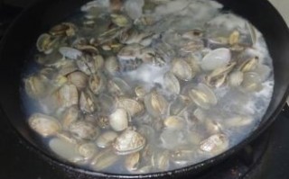 花甲肉里面的黑的要不要清理_花甲黑膜怎么去除