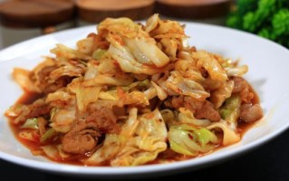 干锅包菜怎么烧_干锅包菜要不要焯水