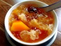 雪莲子桃胶羹的做法_雪莲子桃胶羹的功效