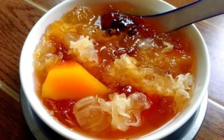 雪莲子桃胶羹的做法_雪莲子桃胶羹的功效