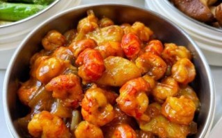 小龙虾盖饭怎么做_小龙虾盖饭热量高吗