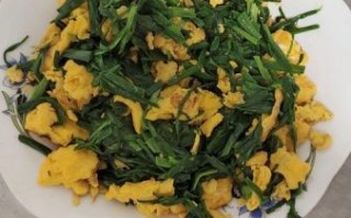 蒜苗炒鸡蛋怎么做_蒜苗炒鸡蛋需要焯水吗