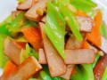 芹菜炒鸡蛋干怎么炒_芹菜炒鸡蛋干需要焯水吗