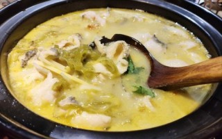 酸菜鱼头汤怎么做_酸菜鱼头汤的家常做法