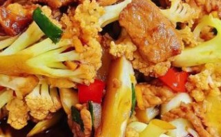 花菜炒五花肉怎么做_花菜炒五花肉用焯水吗