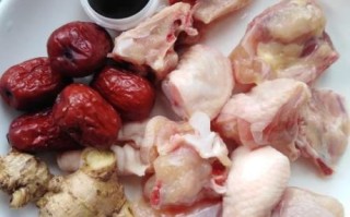 产妇坐月子吃什么鸡肉_产后鸡肉怎么炖最补气血