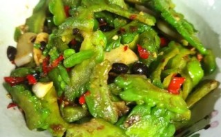 素炒苦瓜怎么炒不苦_苦瓜去苦味技巧