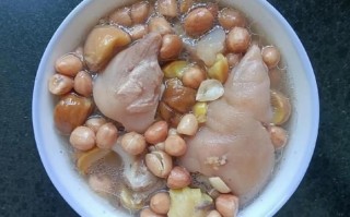 花生猪蹄汤怎么炖下奶_下奶花生猪蹄汤做法