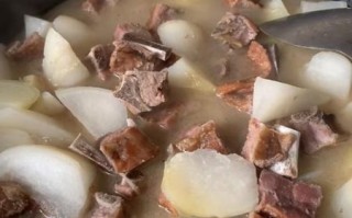 腊排骨萝卜汤怎么炖好喝_腊排骨萝卜汤做法窍门