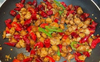 家常辣子鸡怎么做_辣子鸡先焯水还是直接炒