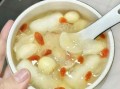 银耳莲子汤怎么做好喝_银耳莲子汤的正确做法