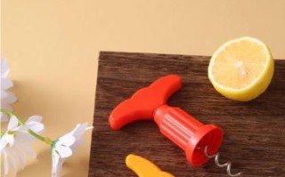 塑料红酒开瓶器怎么用_塑料开瓶器断在木塞里怎么办