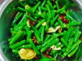 豇豆怎么腌制又脆又好吃_豇豆腌制需要焯水吗