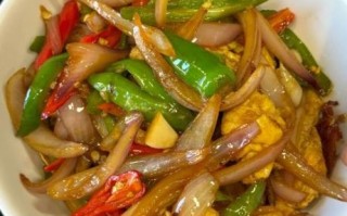 洋葱炒鸡蛋怎么做才好吃_洋葱炒鸡蛋的家常做法