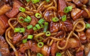 猪肉炖粉条怎么做_东北菜家常做法