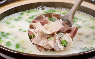 羊肉汤怎么炖才不膻_正宗羊肉汤做法视频全过程