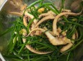 鱿鱼炒韭菜怎么做才嫩_鱿鱼炒韭菜的家常窍门