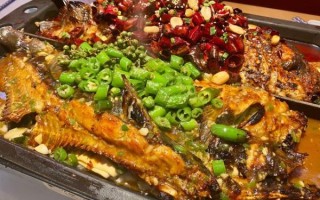 烤鱼图片真实饭桌照_烤鱼怎么摆盘好看