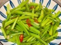 素炒芹菜怎么炒好吃_家常素炒芹菜做法
