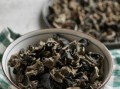木耳怎么泡发才干净_家常木耳炒多久能熟