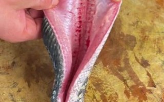 酸菜鱼怎么做才嫩_酸菜鱼的做法视频详细教程