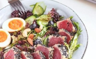 金枪鱼沙拉怎么做_金枪鱼沙拉热量高吗