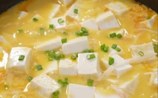 蟹黄豆腐羹怎么做才鲜_蟹黄豆腐羹的勾芡技巧