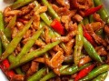 四季豆炒肉怎么炒才好吃_四季豆炒肉焯水还是不焯水