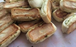 锅贴馒头怎么做_锅贴馒头底部酥脆技巧