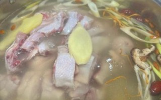 清炖小鸡怎么做_清炖小鸡需要焯水吗 清炖小鸡怎么做_清炖小鸡需要焯水吗