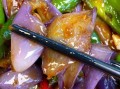 辣椒炒茄子怎么做好吃_茄子不吸油技巧