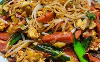 鸡蛋火腿炒方便面怎么做_方便面怎么炒不粘锅