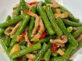 豇豆炒肉怎么做好吃_豇豆炒肉要不要焯水