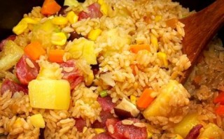 电饭煲腊肠饭怎么做_腊肠饭水和米的比例是多少
