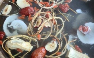 煲鸡汤用什么药材最补_如何搭配药材不上火