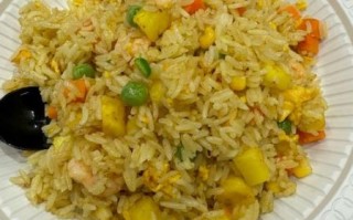 菠萝海鲜炒饭怎么做_菠萝海鲜炒饭的正宗做法