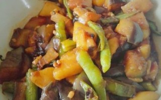 土豆豆角茄子炖肉怎么做_土豆豆角茄子炖肉的家常做法