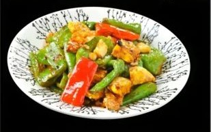 虎皮辣子怎么做_虎皮辣子为什么先煎后炒