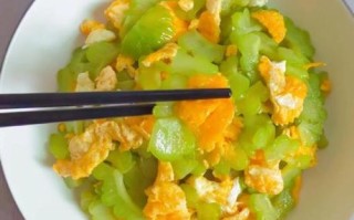 苦瓜煎鸡蛋怎么炒好吃_苦瓜不苦的秘诀