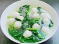 菠菜鱼丸汤的做法_菠菜鱼丸汤怎么做好吃