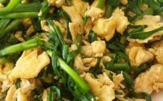 韭菜炒鸡蛋怎么炒不腥_韭菜炒鸡蛋要不要焯水
