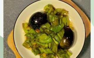 皮蛋虎皮青椒怎么做_皮蛋虎皮青椒的家常做法