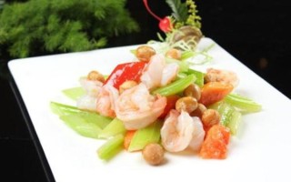 西芹百合炒腰果怎么做_西芹百合炒腰果热量高吗