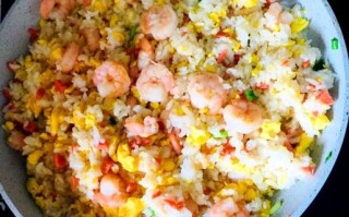 火腿蛋炒饭怎么做_火腿蛋炒饭的简单做法 火腿蛋炒饭怎么做_火腿蛋炒饭的简单做法