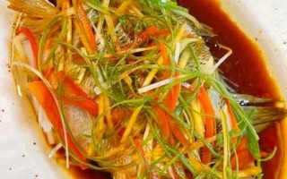 清蒸鲈鱼怎么做才鲜嫩_海鲜菜谱图片步骤详解