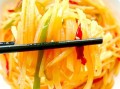 凉拌土豆丝怎么做才脆_家常凉拌土豆丝需要焯水吗