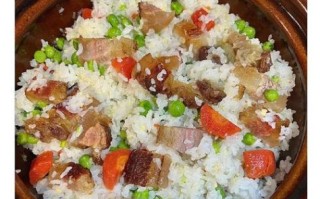 电饭煲焖腊肉饭怎么做_腊肉饭放多少水
